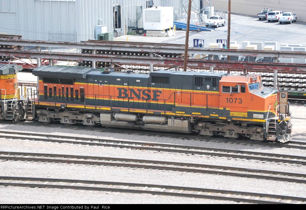 BNSF 1073